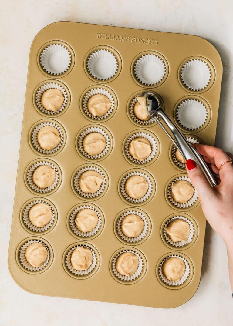 Super Easy Mini Vanilla Cupcakes • Sunday Table